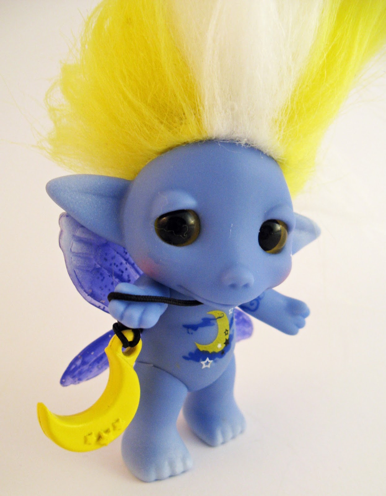 Elegantly Odd: Toy Review - Lunanne the Zelf