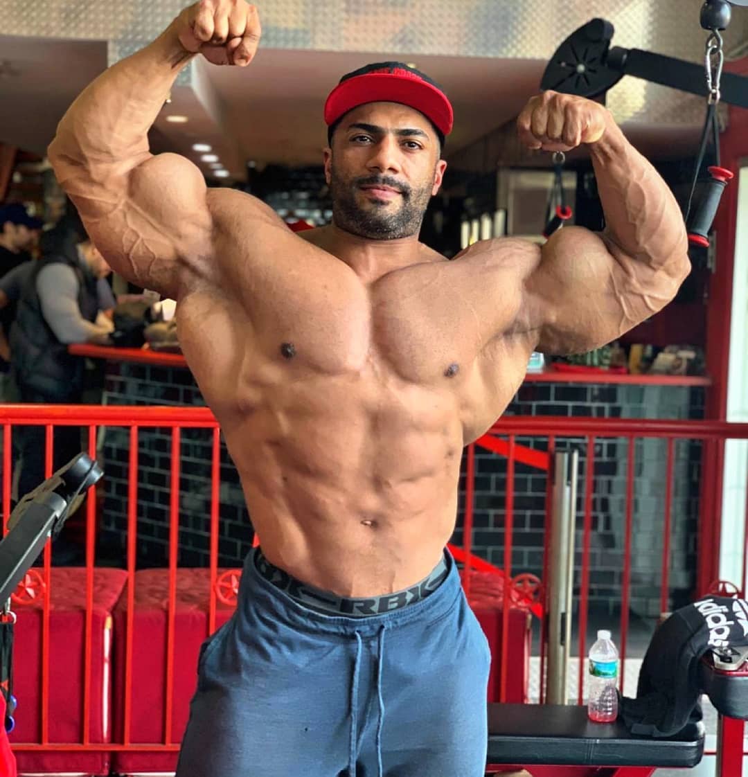 Muscle Lover: Biceps & Biceps (2)