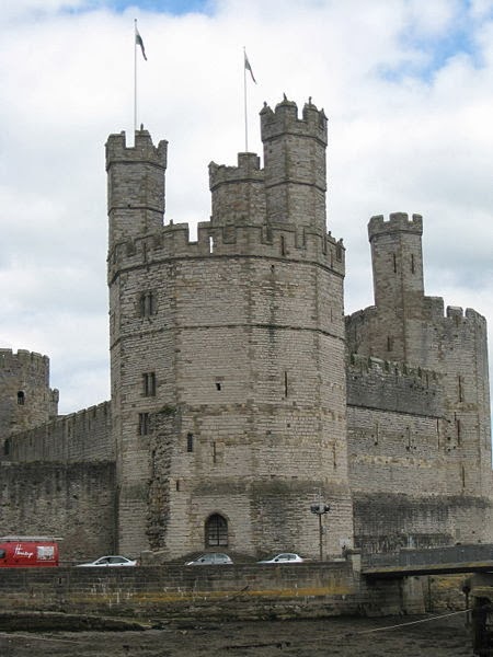 Traveler Guide: Caernarfon Castle