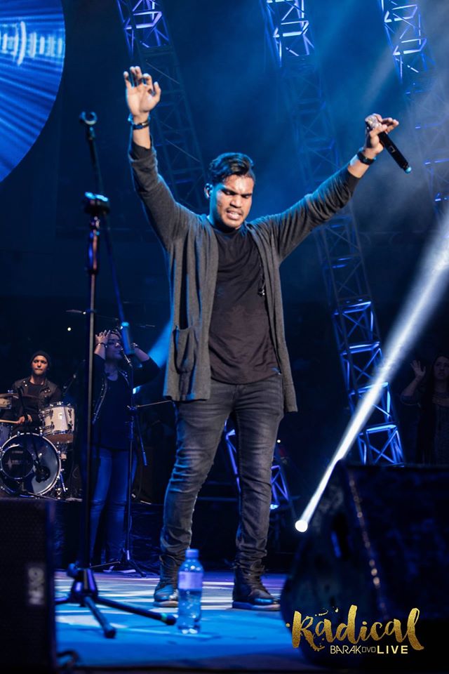 Metido Al Medio Cristiano: Grupo Barak: la nueva sensación mundial de ...