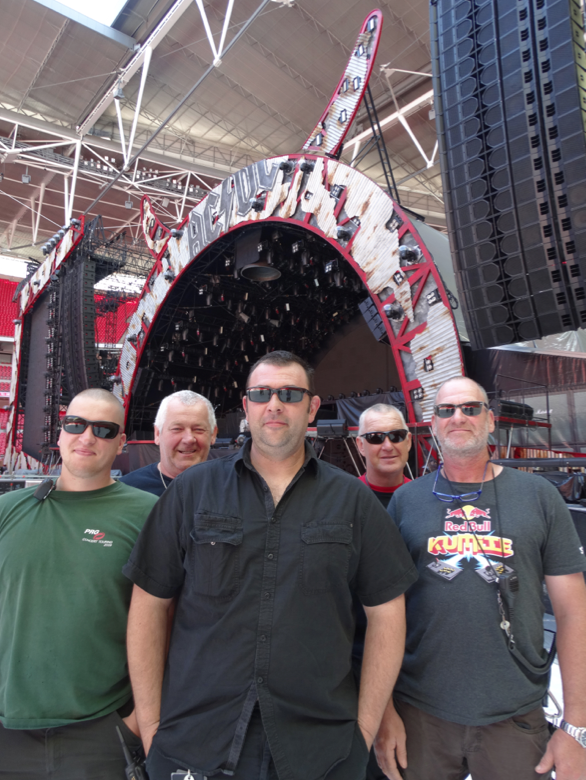 lascampanasdoblanporbon: Stageco 25 años junto a AC/DC.