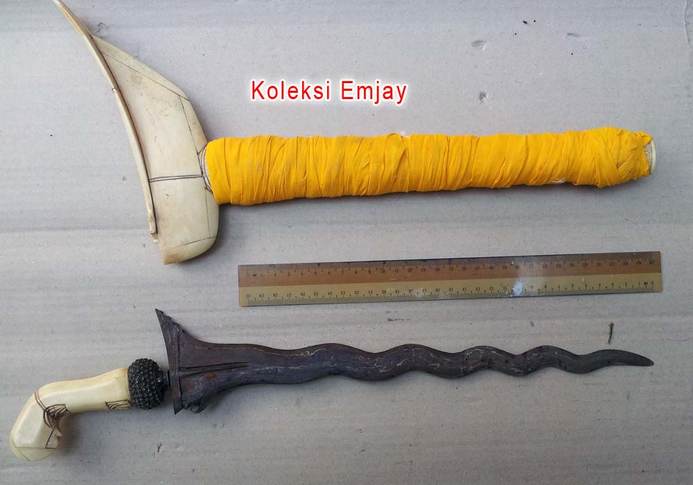 Laman Emjay: Pelupusan tangkal azimat dan senjata puaka terkini.