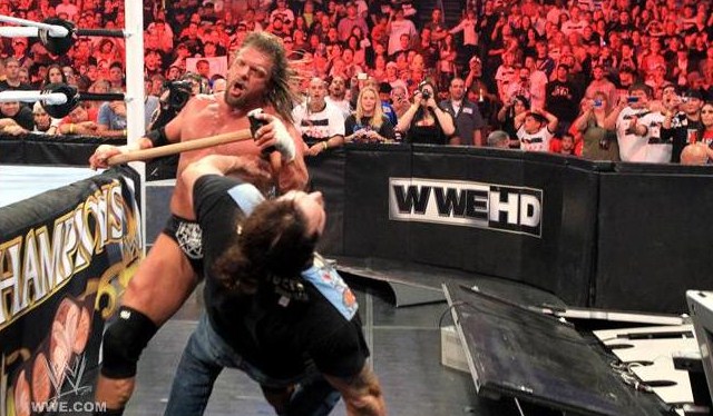 Triple H vence a Kevin Nash en WWE TLC 2011