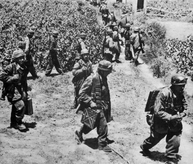 ΚΡΗΤΗ 1941-1945: ΦΩΤΟΓΡΑΦΙΕΣ ΑΠΟ ΤΗ ΜΑΧΗ ΤΗΣ ΚΡΗΤΗΣ (4)