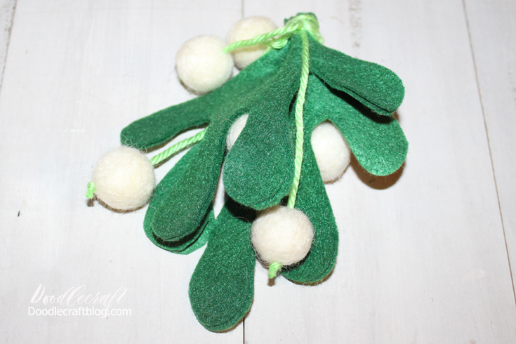 DIY: Felt Mistletoe Decoration!