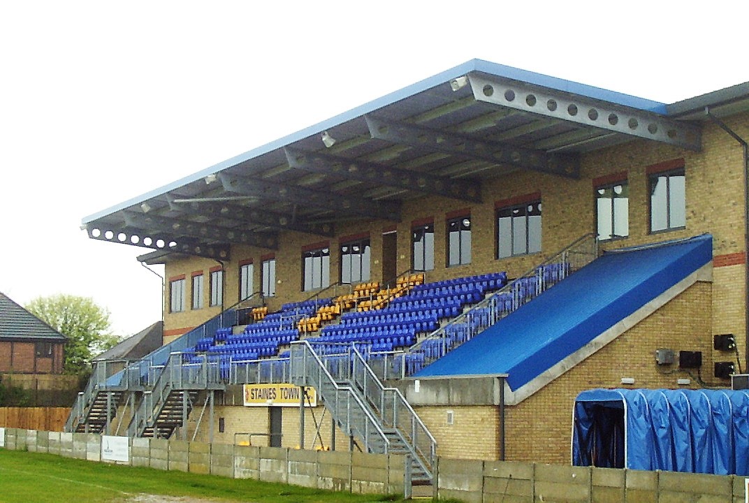 The Wycombe Wanderer: Staines Town - Wheatsheaf Park