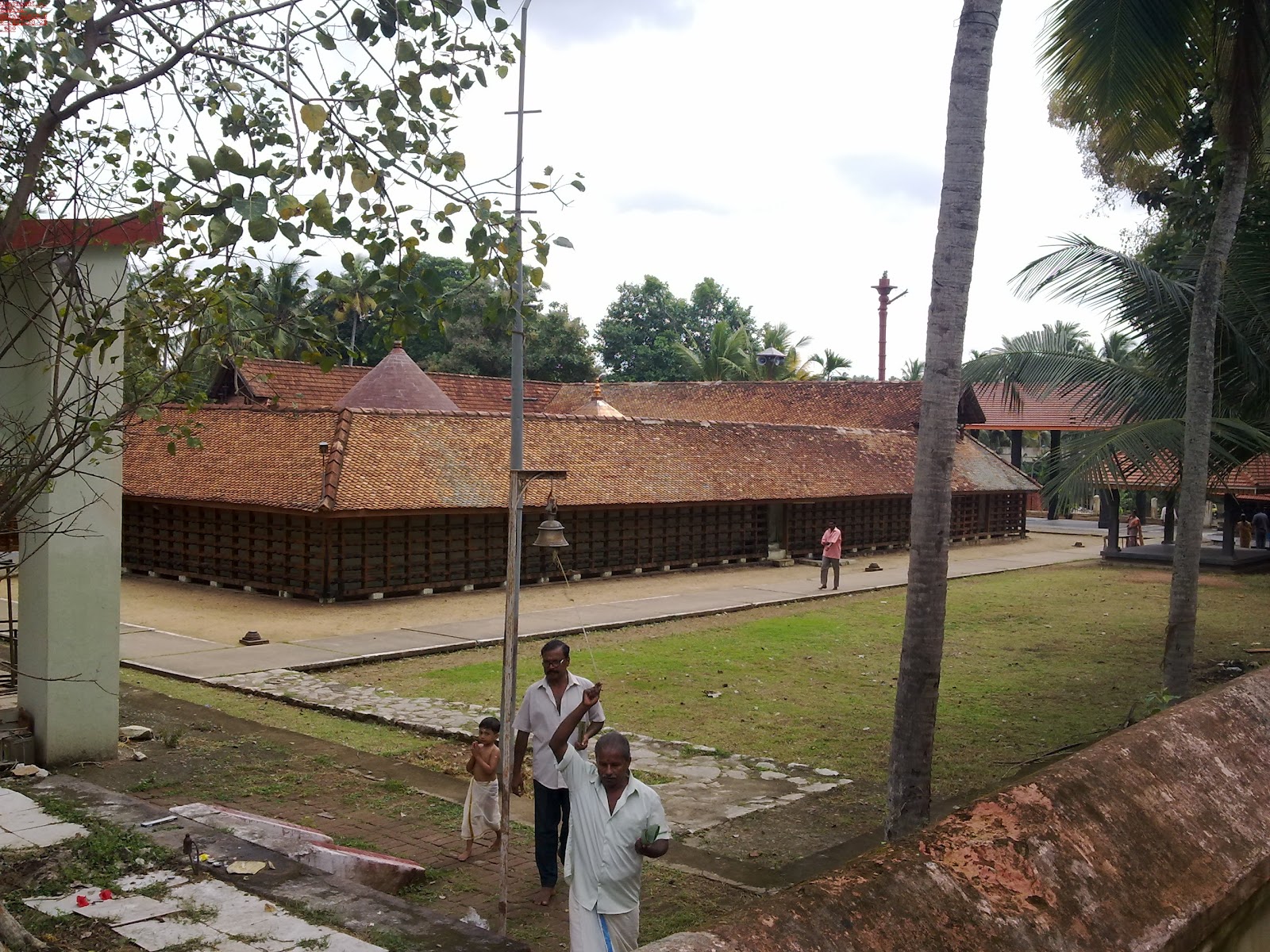 World through the aperture: Ulloor Subramanian Swamy Temple