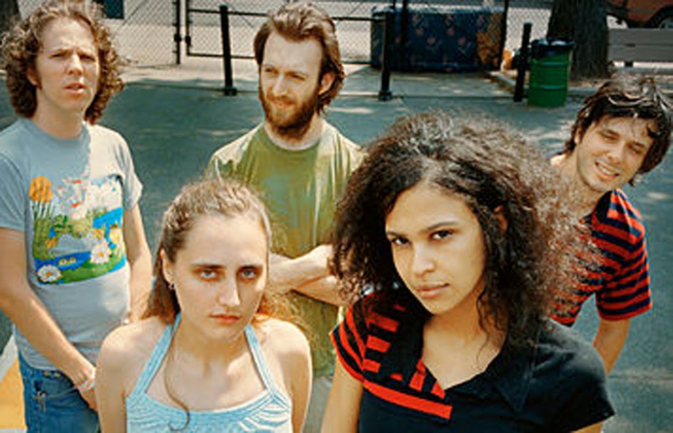 EL HEXÁGONO CARMESÍ: OUT HUD: INDIETRÓNICA HABLANDO EN LENGUAS