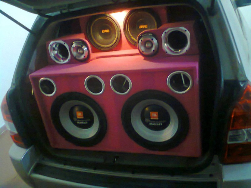 In the Night Auto Som: Veja alguns carros com som