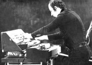 ElectroBlog Ro: Biografii/Discografii: Adrian Enescu