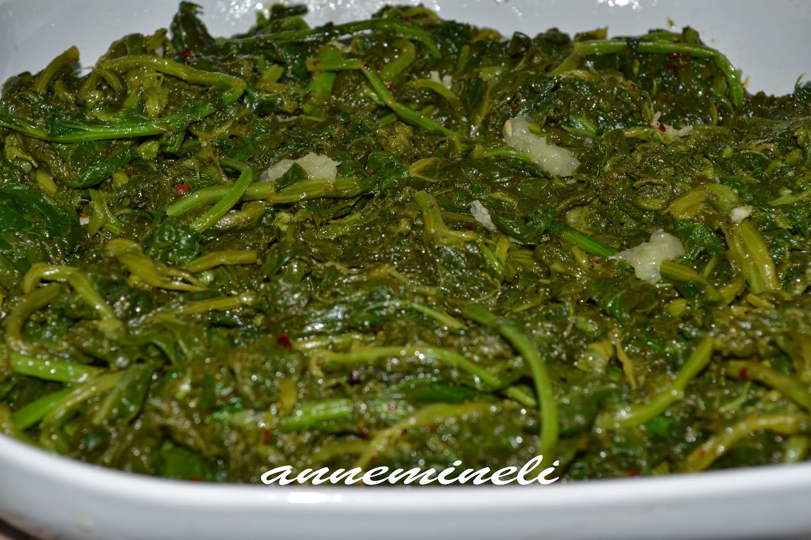 ANNEMİNELİ: HARDAL OTU SALATASI