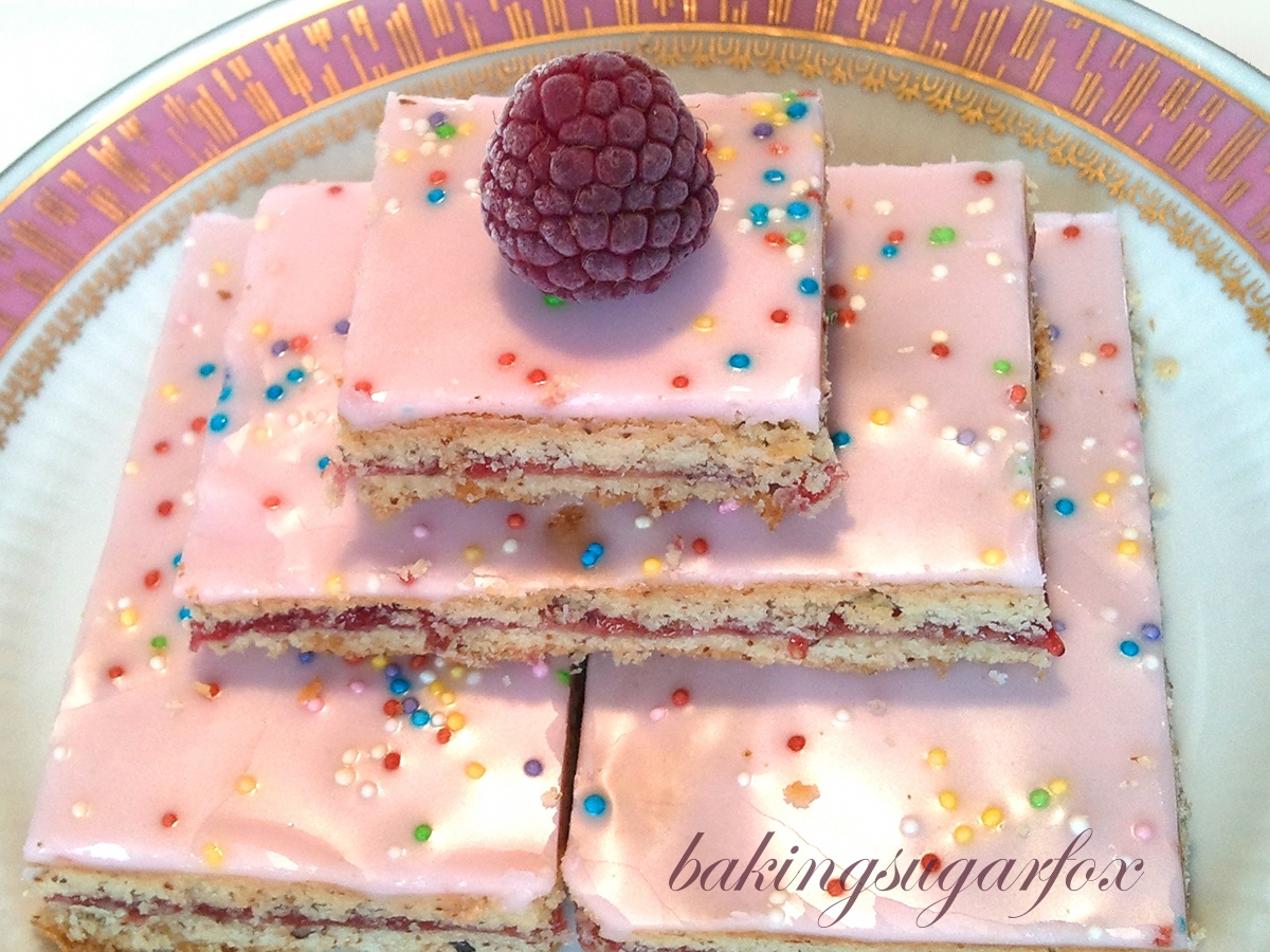 Sugarfox: Recipe for hindbær snitter (Danish raspberry bars)