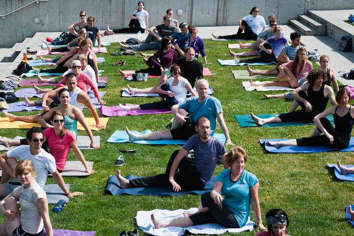 'Round About Seattle: Yoga In The Park