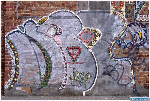 Lukisan Graffiti di Dinding Menggunakan Gula Icing - Gaban Comel