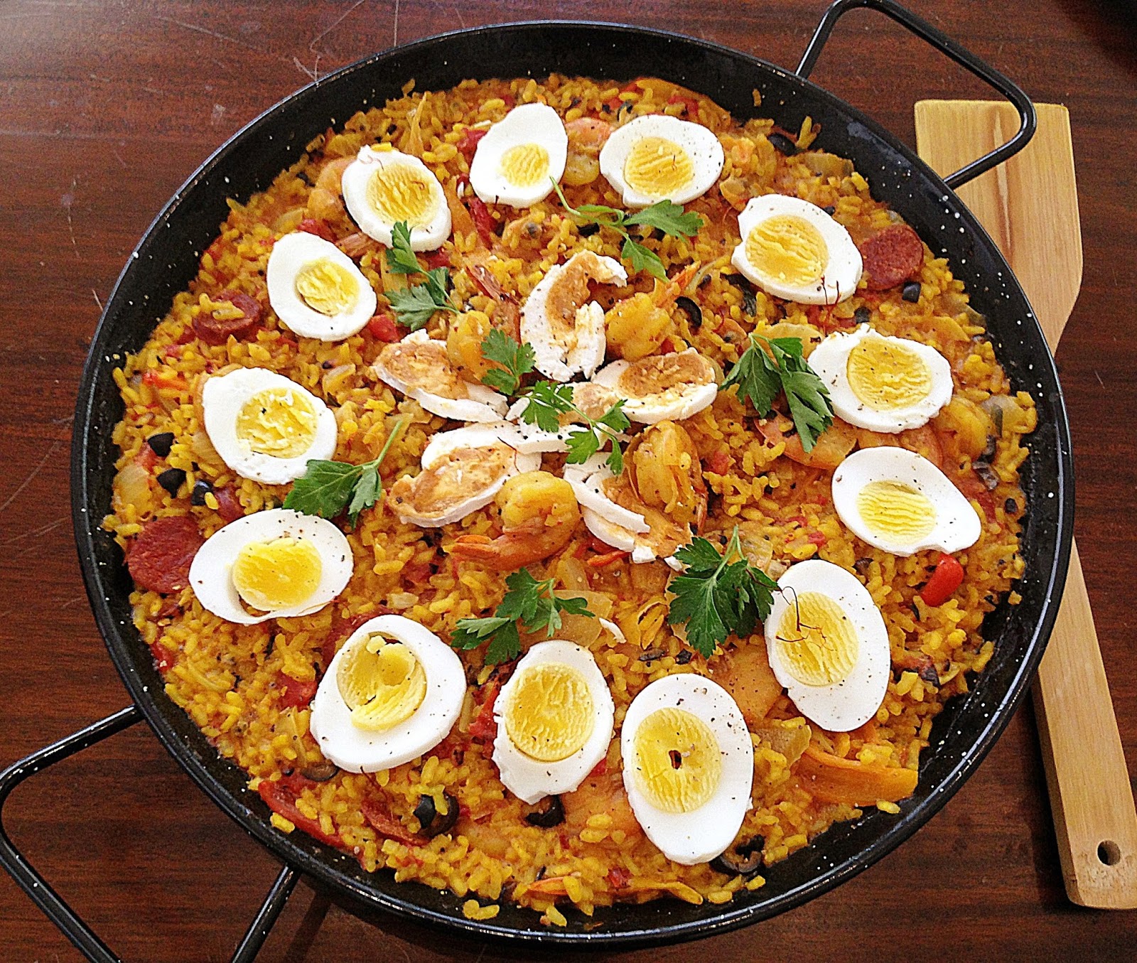 Paella, traditional Spanish dish ~ travell and culture
