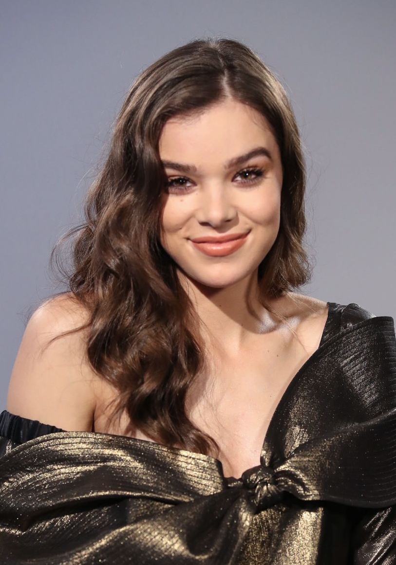 Hailee Cosgrove esteve no Build inglês no exato instante em que Miranda ...