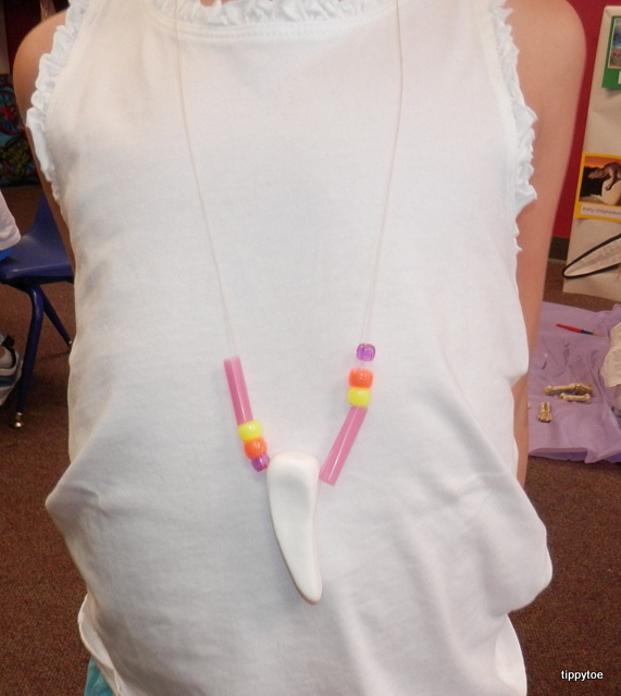 Tippytoe Crafts: Dinosaur Tooth Necklaces