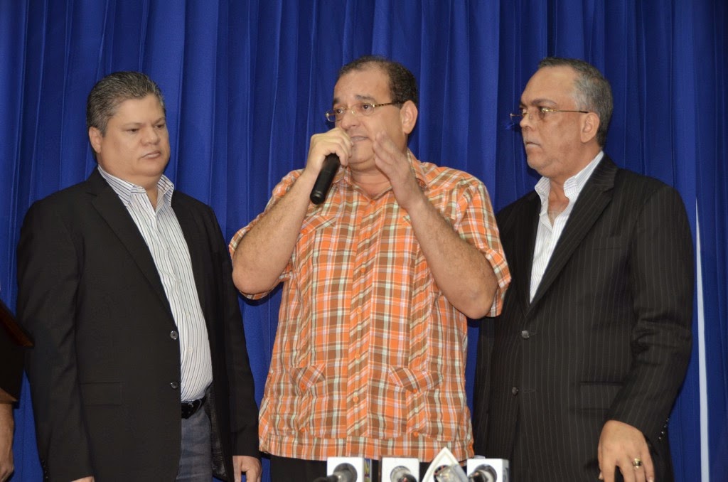 santiago30caballeros.com: Se entrega a la DNCD el empresario Winston ...