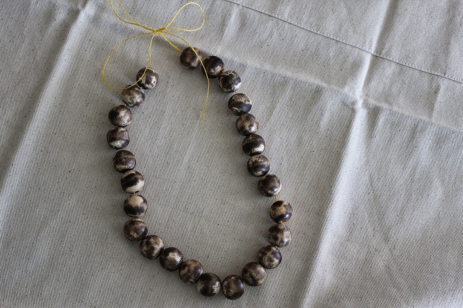 Specs and Wings: Marble Stained Beads DIY