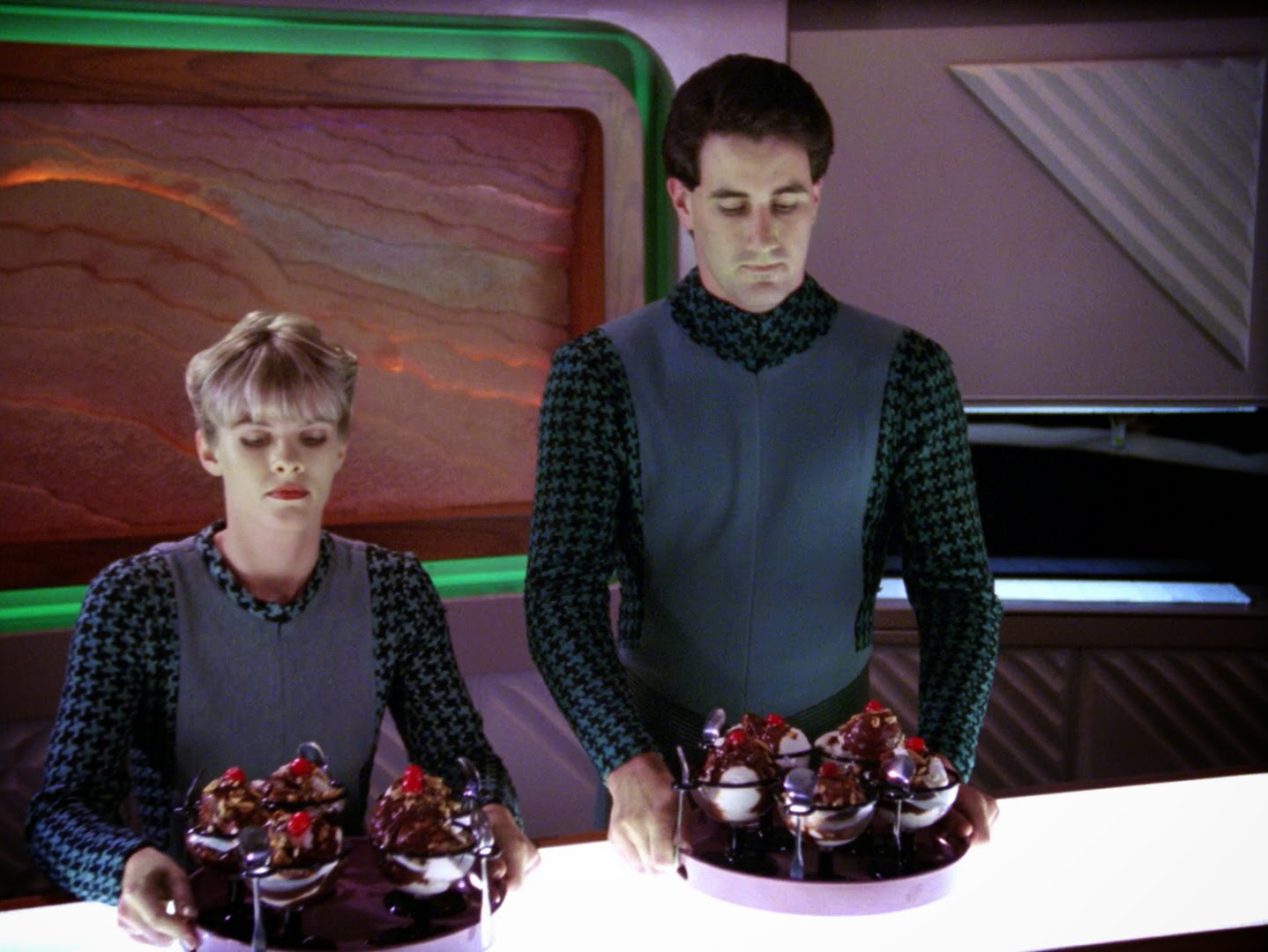 STAR TREK PICTURE CAPTIONS (NO LONGER UPDATED): STAR TREK PICTURE ...