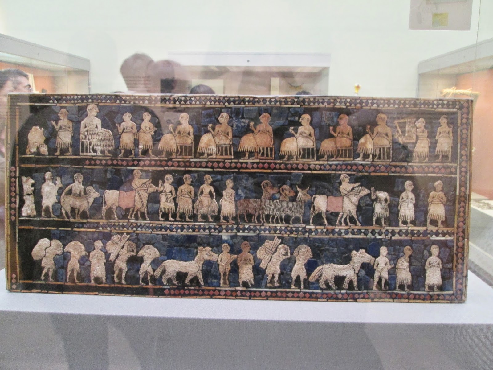 TRAS LAS HUELLAS DE HERÓDOTO. . . : EL ESTANDARTE DE UR