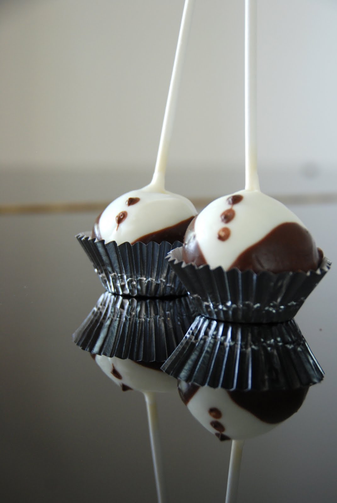 Tuxedo Cake Pops