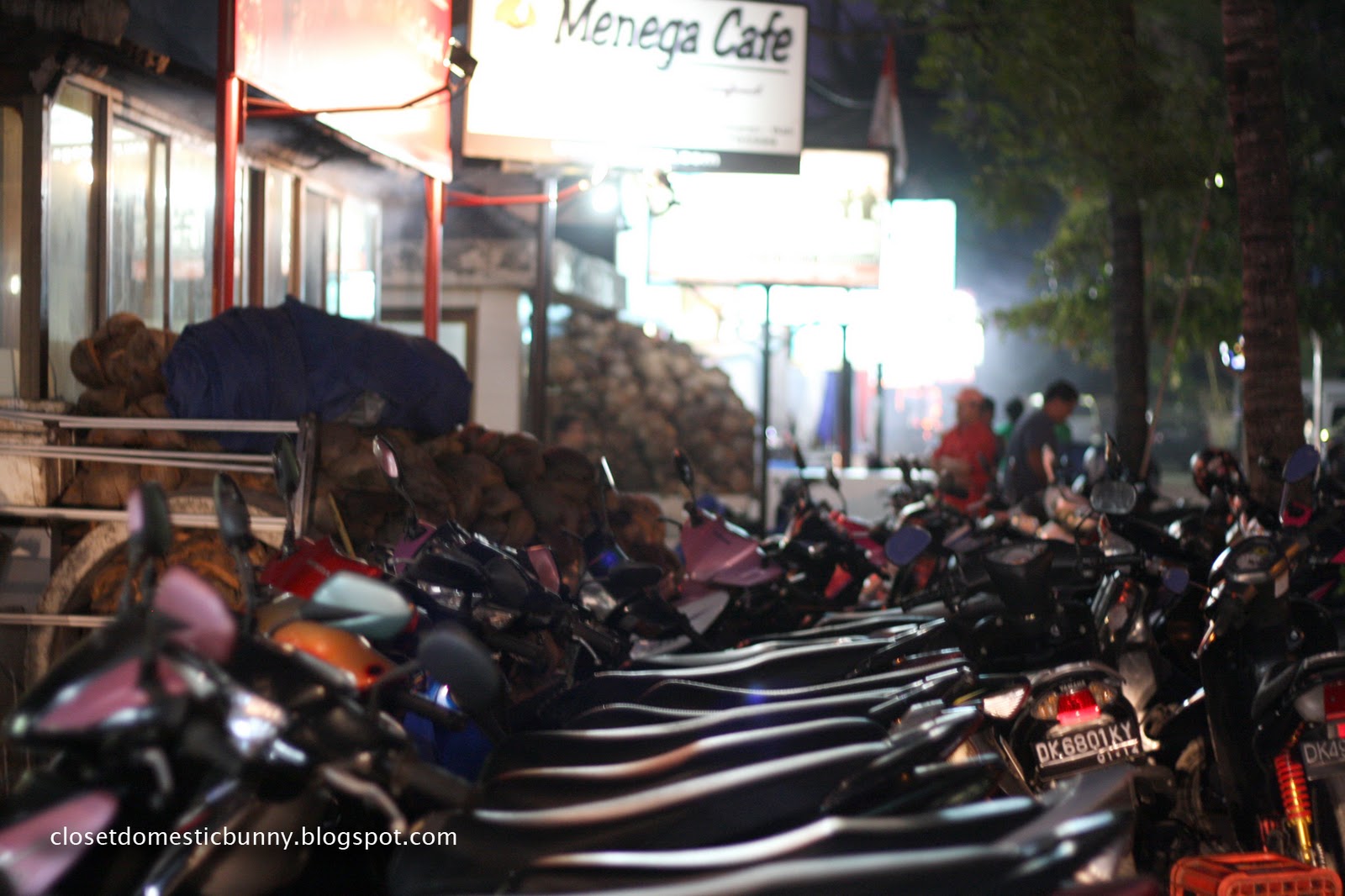 cooking. eating. carousing.: menega cafe