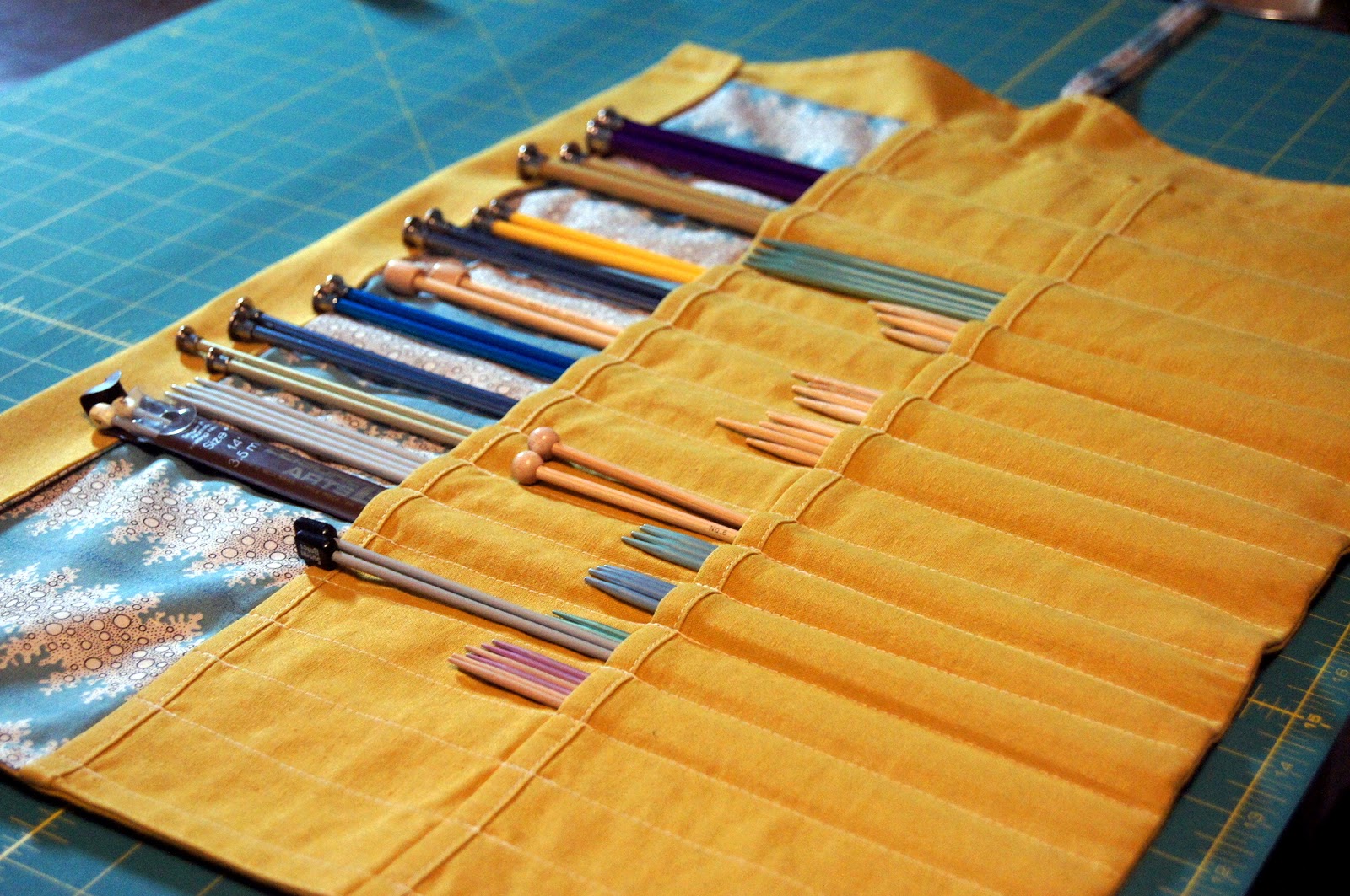 Craft My Life Away: {Christmas Crafting} Knitting Needle Roll