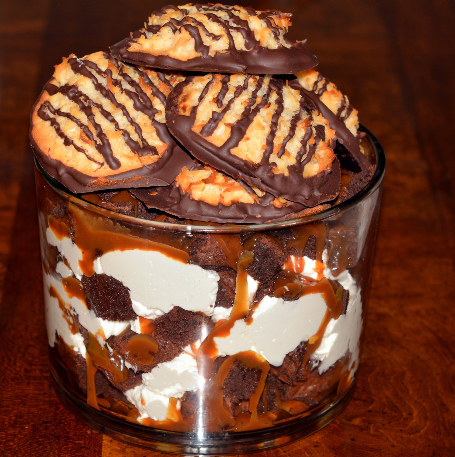 FLOURLESS CHOCOLATE CAKE TRIFLE - Hugs and Cookies XOXO