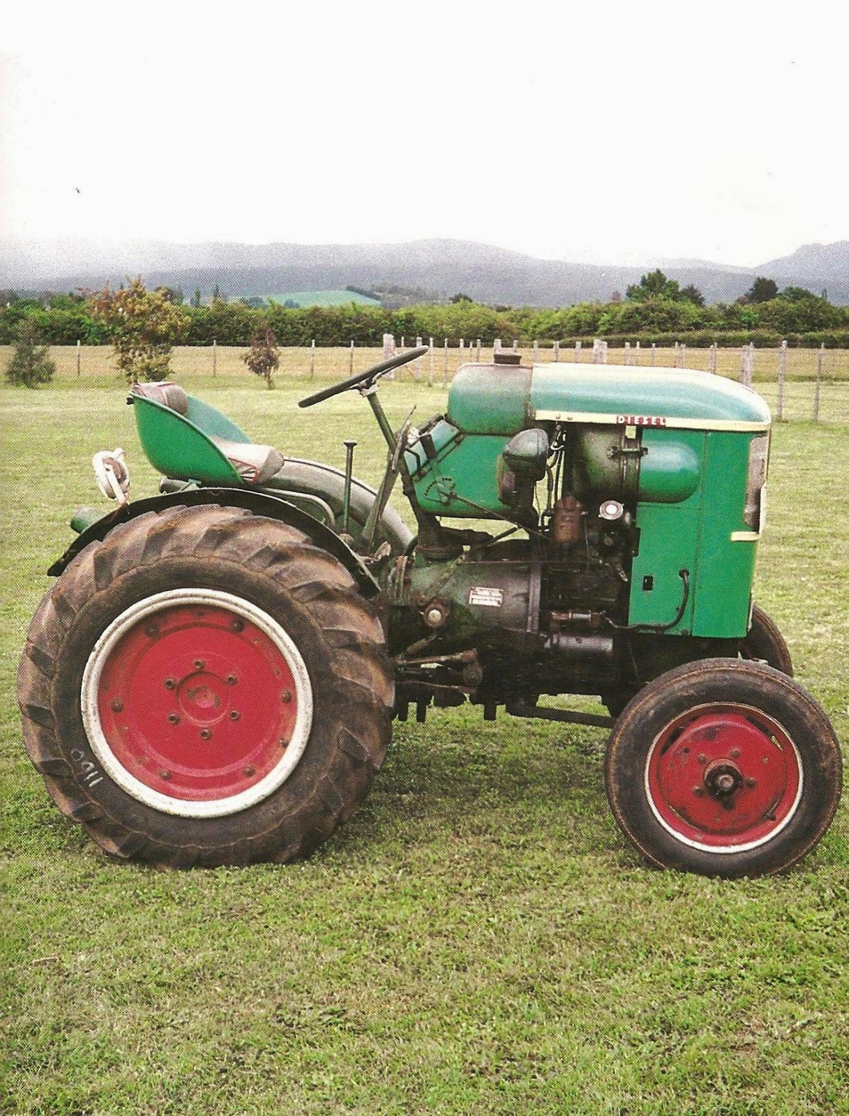 Huc & Gabet: Classic Tractors in Australia by Ian M. Johnston.