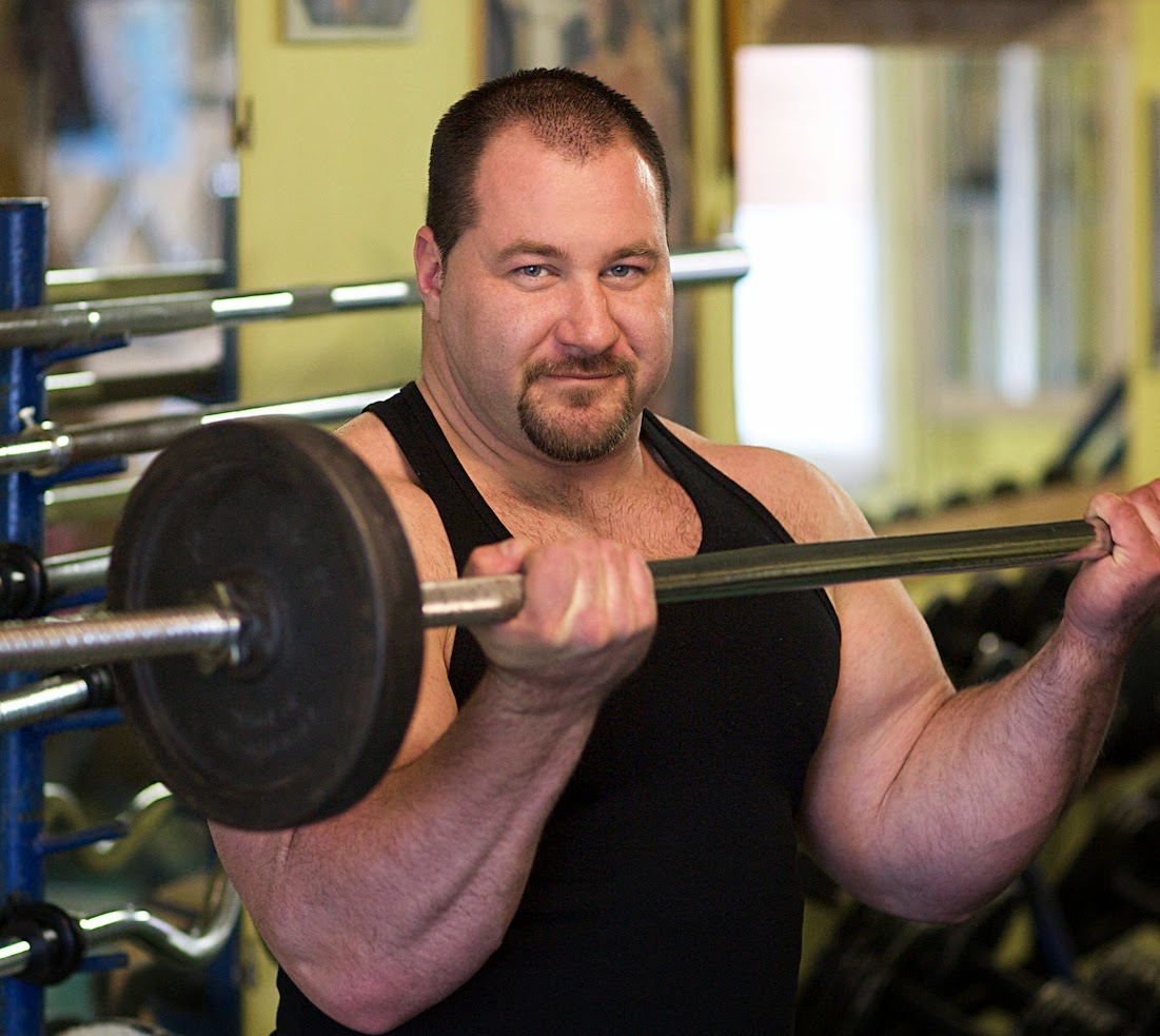 Muscle Lover: Strong powerlifter Sergey Moser