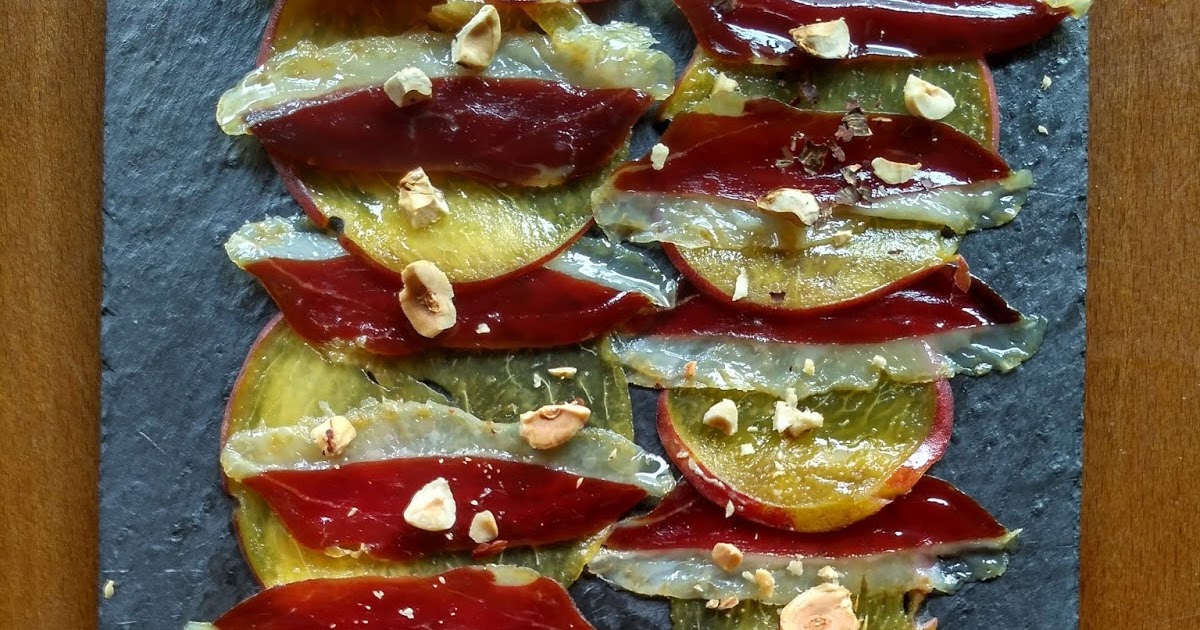 Carpaccio de melocotón, jamon de pato y avellanas... - Hoy para cenar