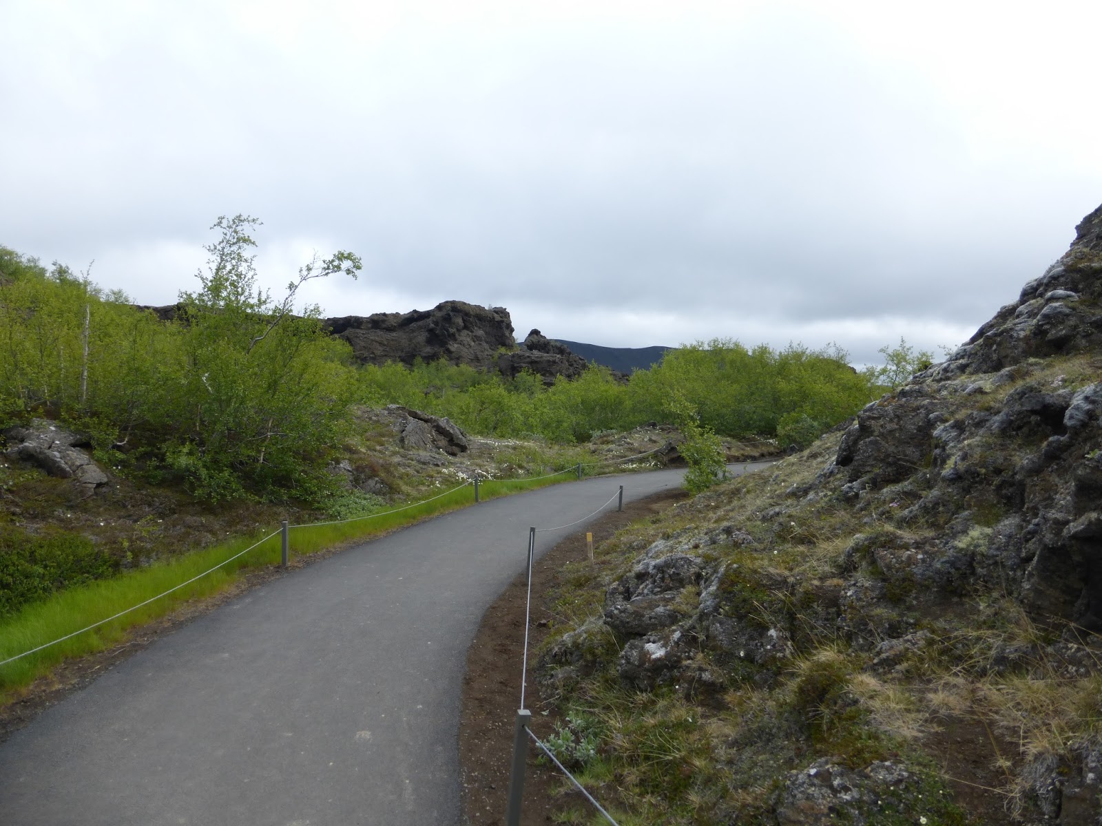Bel itineraire: Champ de lave de Dimmuborgir et cratère de Hverfall