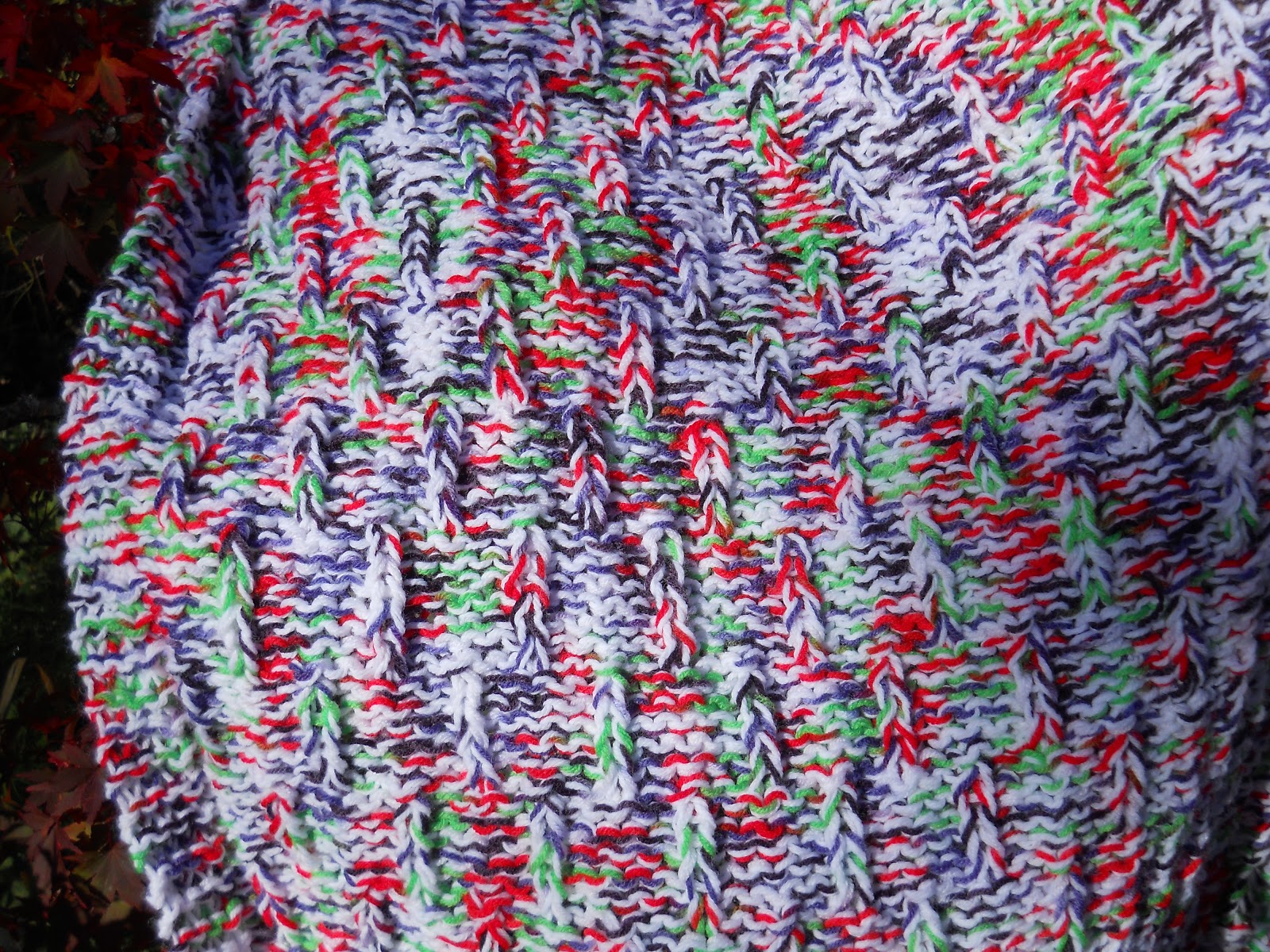 Suzies Stuff: STRAWBERRY FIELDS BLANKET