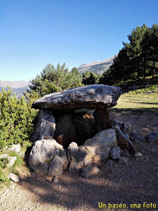 Un paseo,una foto: Dolmen de Tella. Tella. Huesca