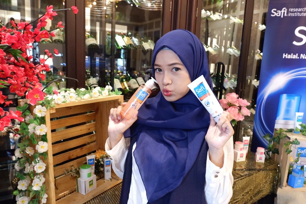 Safi Indonesia : Safi White Expert Oil Control & Anti Acne - Niar Ningrum