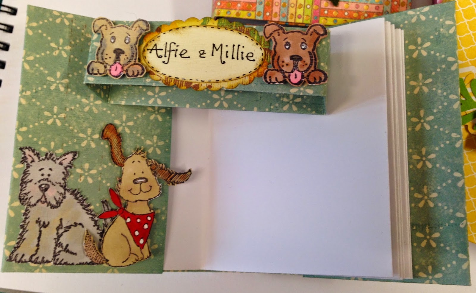 Susibee's Crafty Mess: Cute mini album