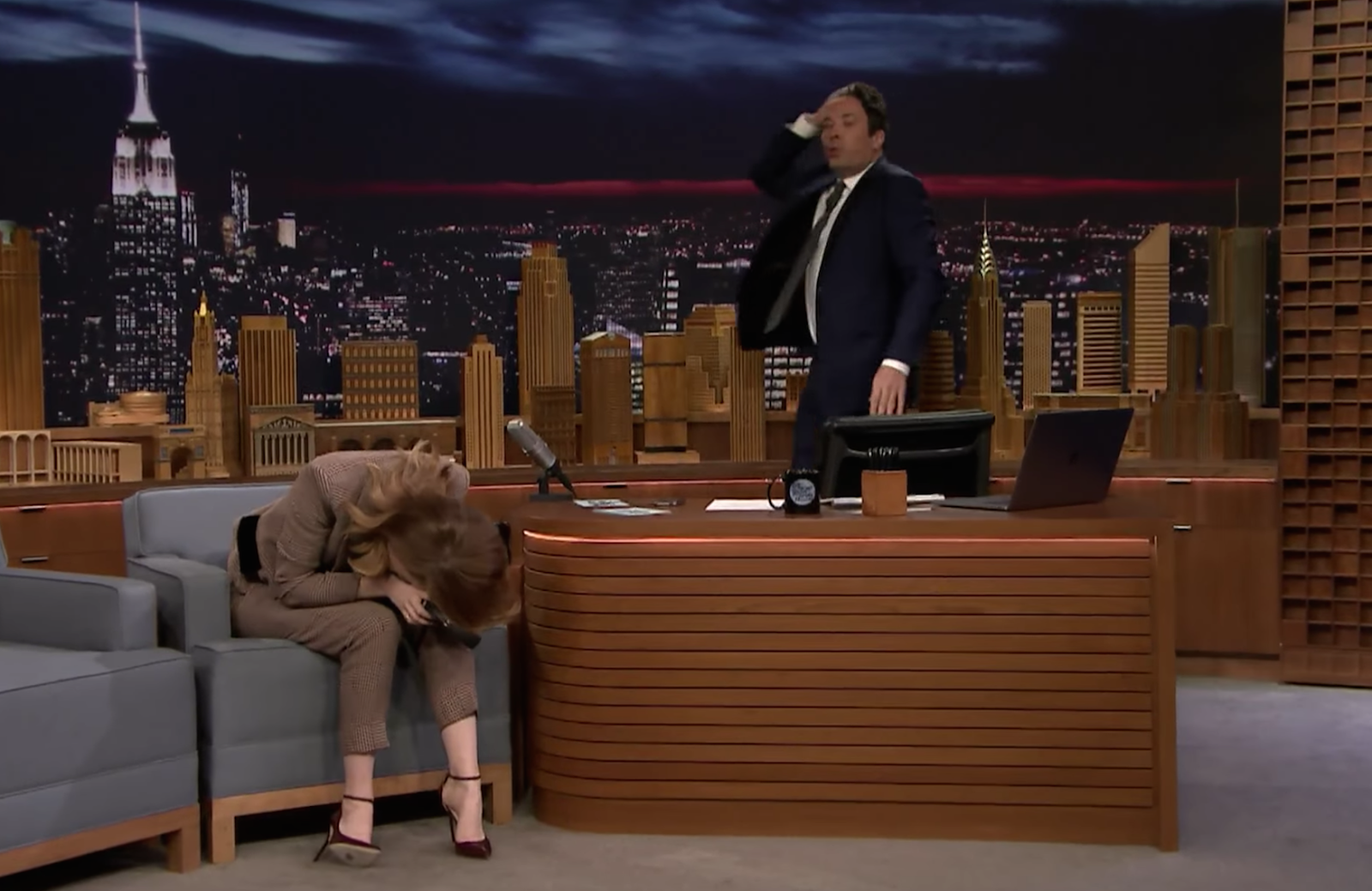 Body Language & Emotional Intelligence: Nonverbal Communication ...