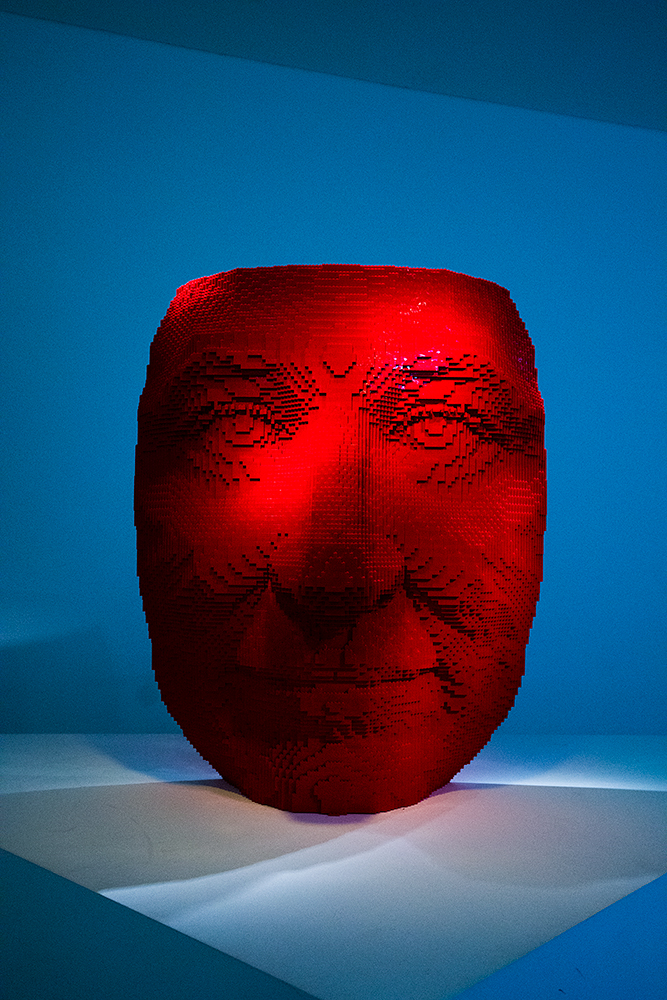 งานแสดงศิลปะรูปปั้นตัวต่อ Lego ที่ ArtScience Singapore Museum โดย ...