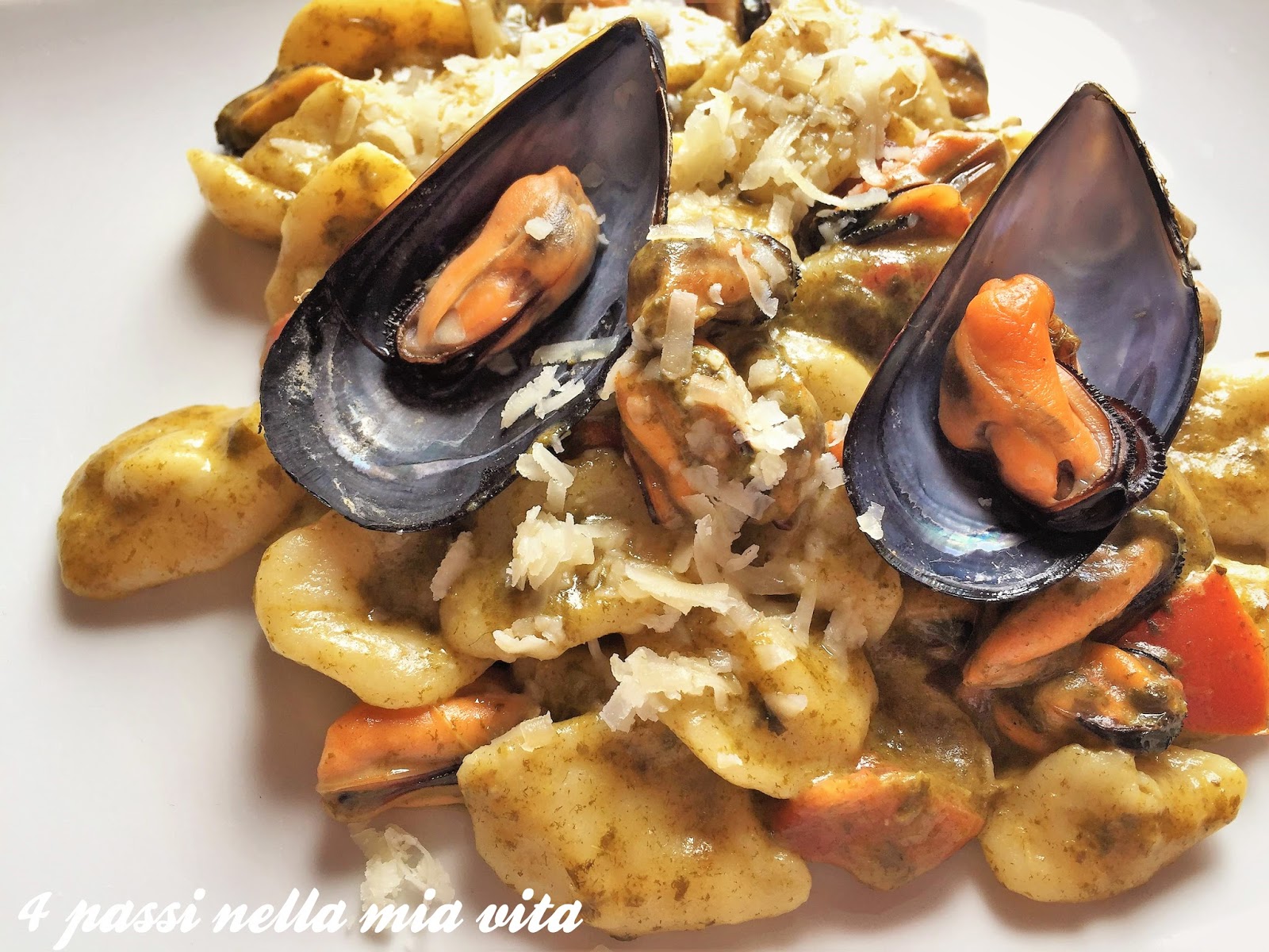 Primi piatti: Strascinati fatti a mano con pesto di rucola e cozze ...