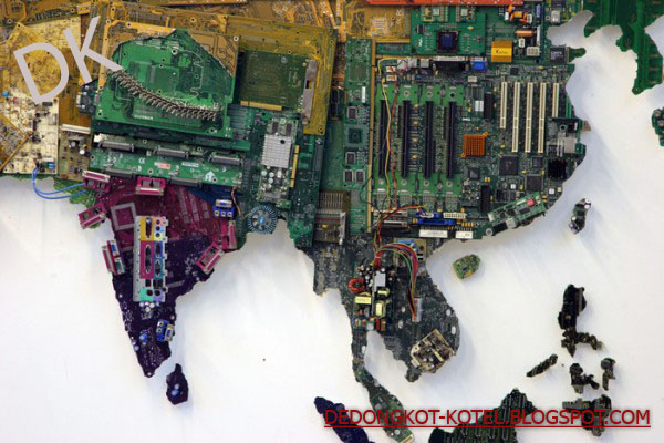 Peta Rakasa Yang Terbuat Dari Rongsokan Komputer - bigcendol