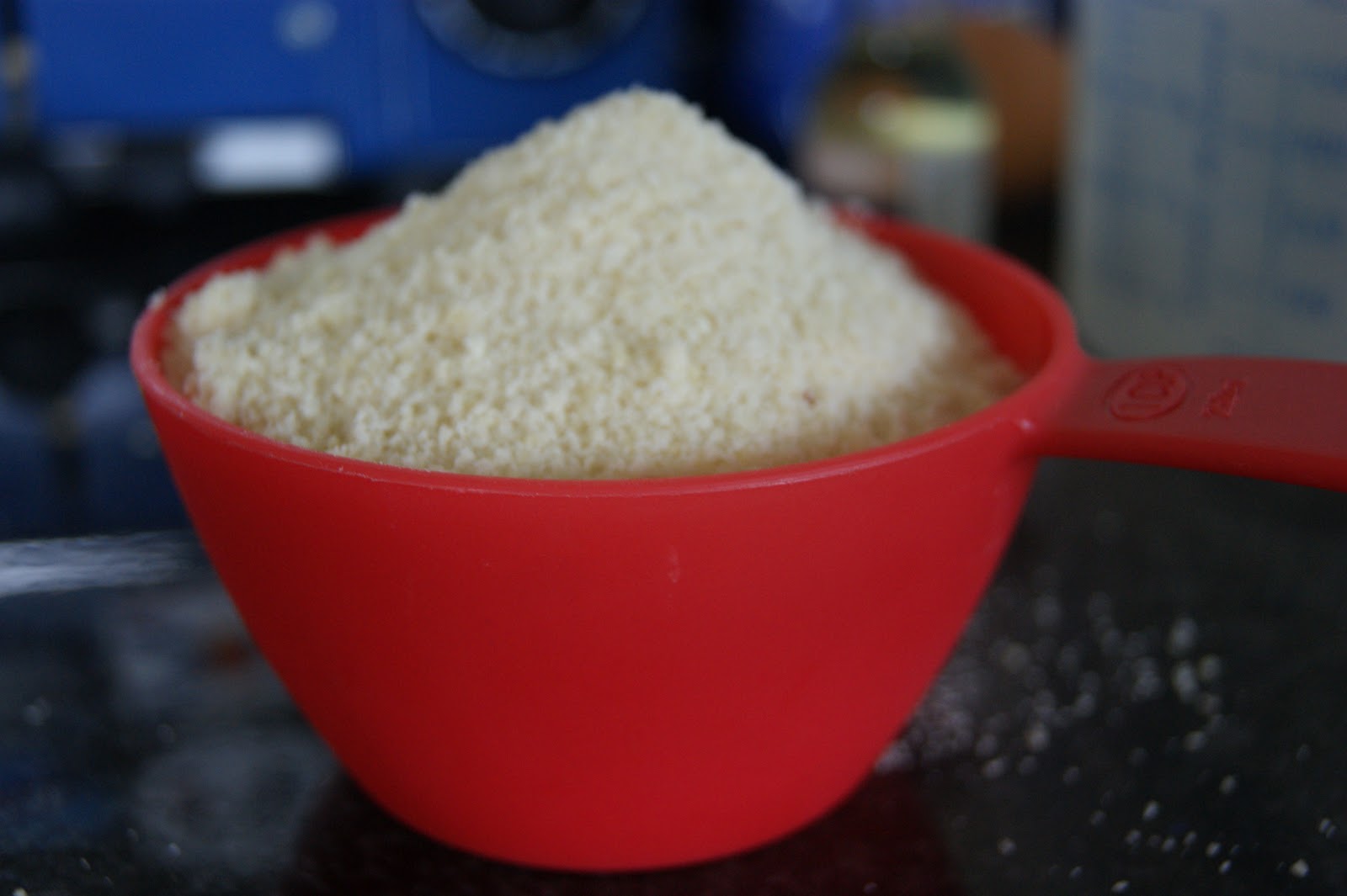 Amaretti biscuits with chewy centres... the recipe of dreams! - Frills ...
