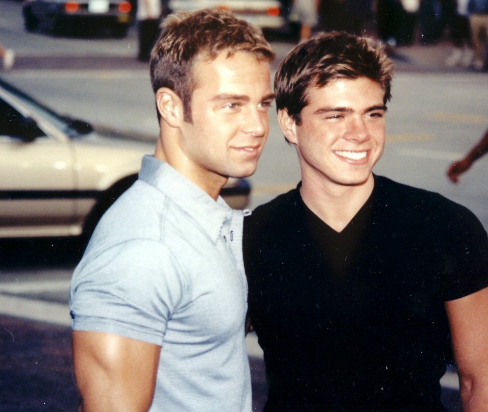 Ridiculously handsome brothers -- Joseph & Matthew Lawrence : r/LadyBoners
