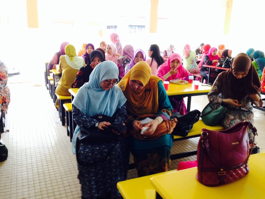 SMK BUKIT SENTOSA: Jamuan Hari Raya Anjuran KGK SMKBS
