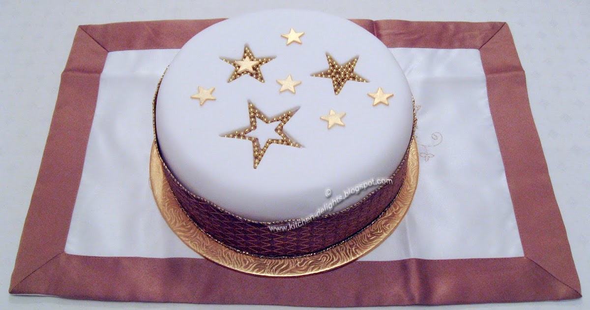 Kitchen Delights: ICED CHRISTMAS STAR CAKE