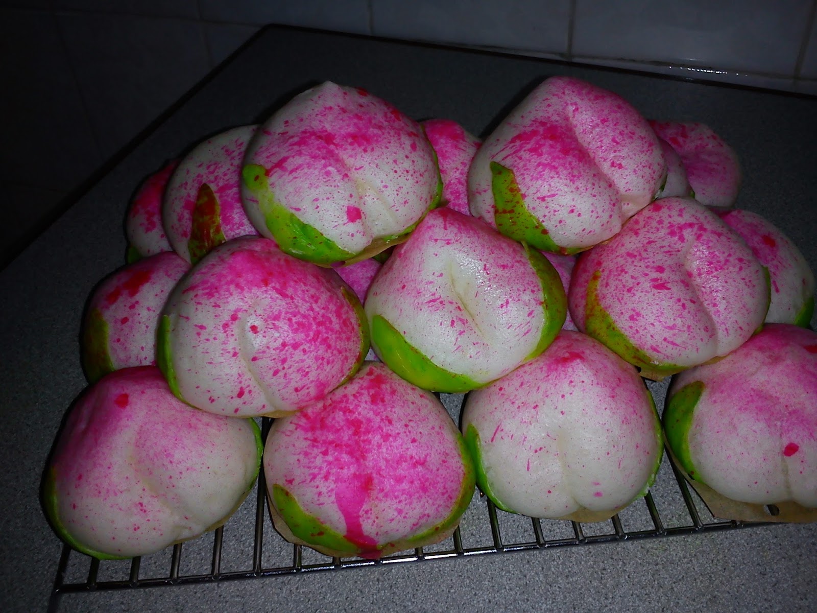 Cooking Pleasure: LONGEVITY PEACH BUNS [寿桃包]