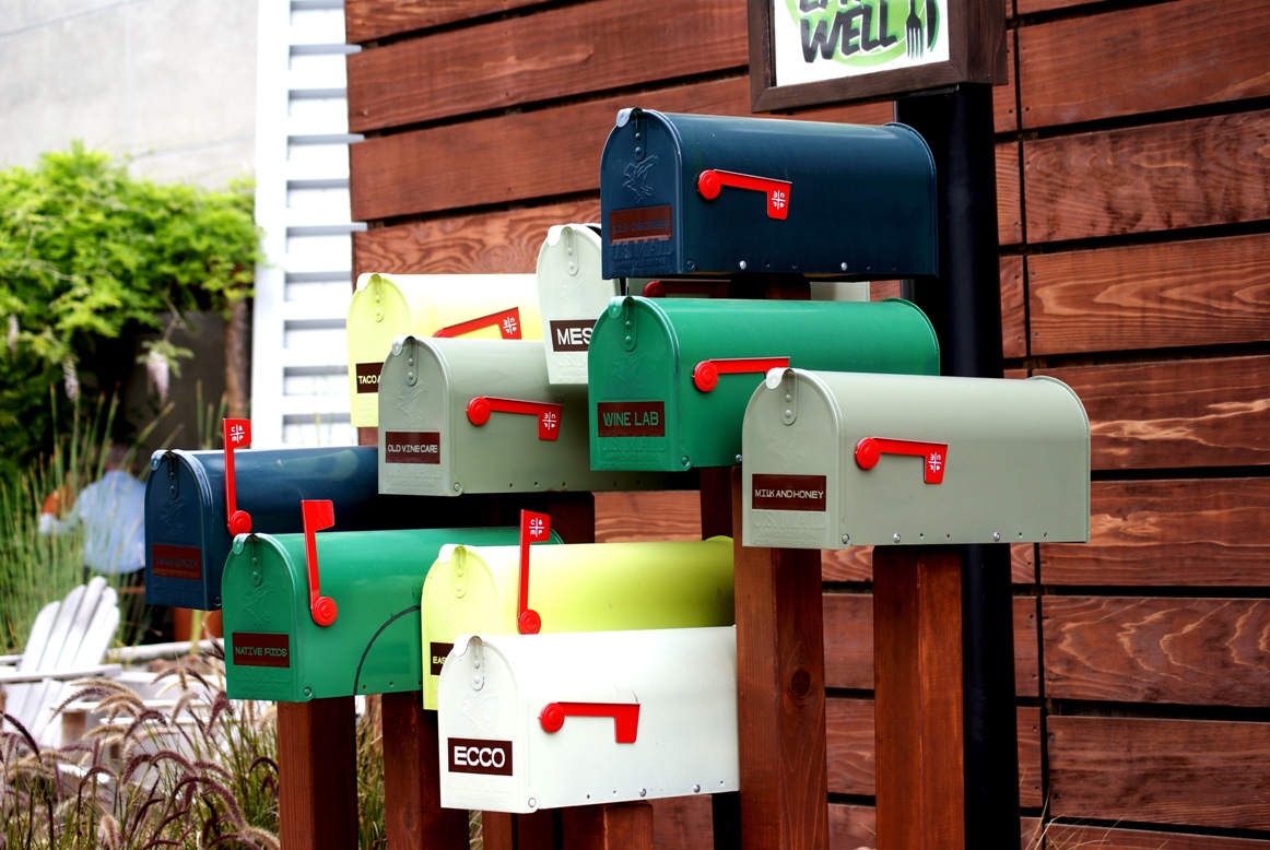 A photo, A thought............: Observation: Designer mailboxes