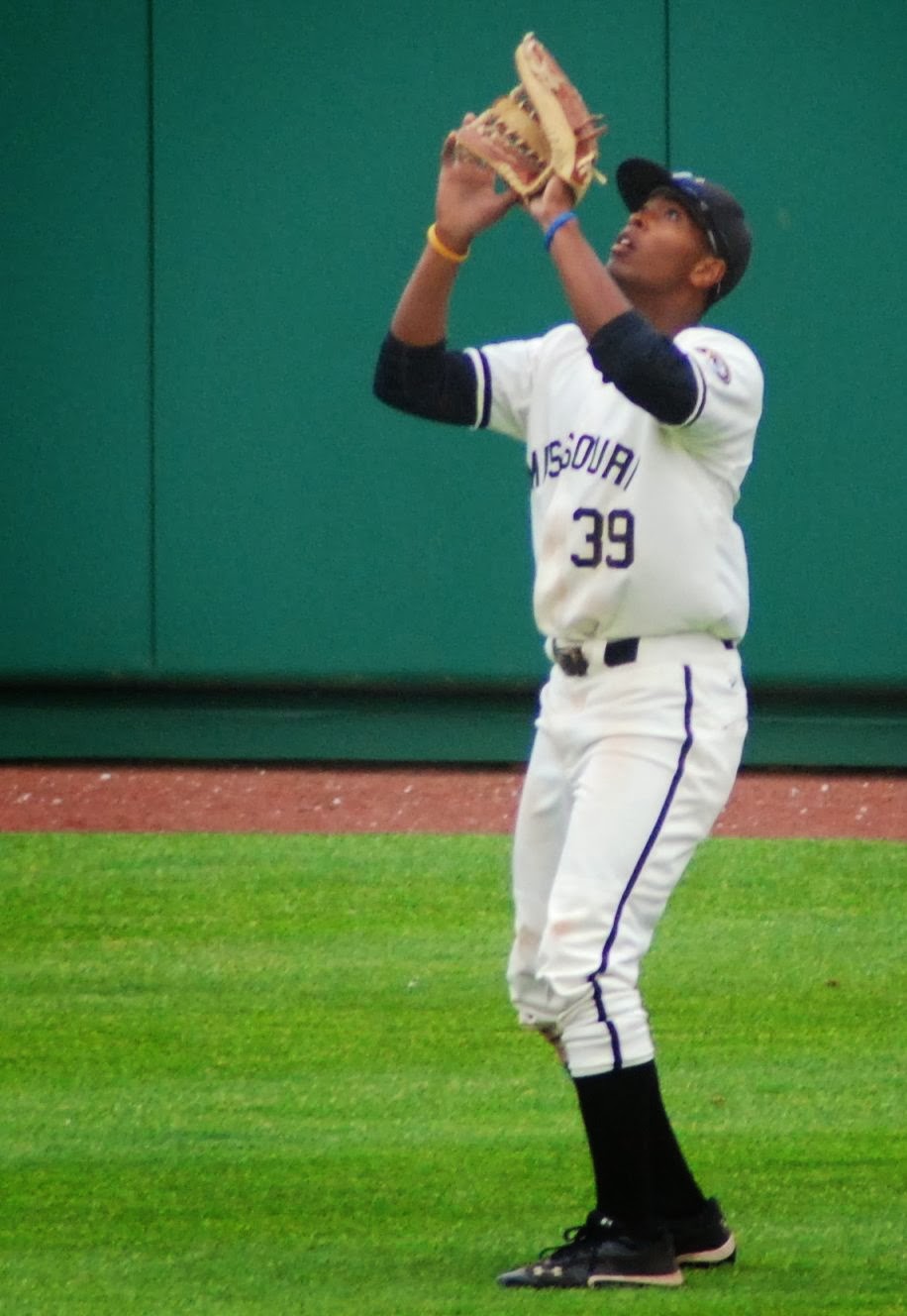CATCHING FLY BALLS ON THE OUTFIELD