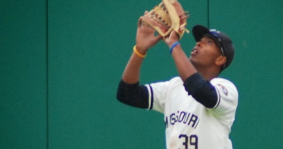 CATCHING FLY BALLS ON THE OUTFIELD