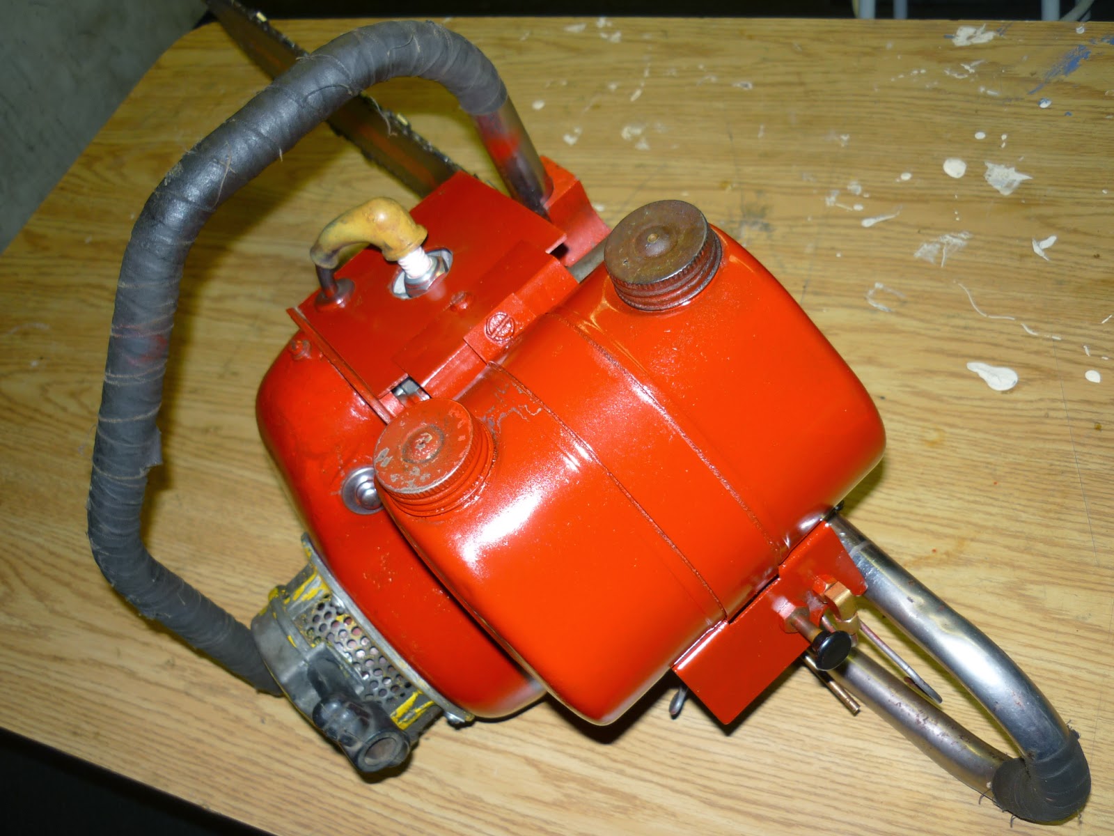 VINTAGE CHAINSAW COLLECTION: MONO 2-16.